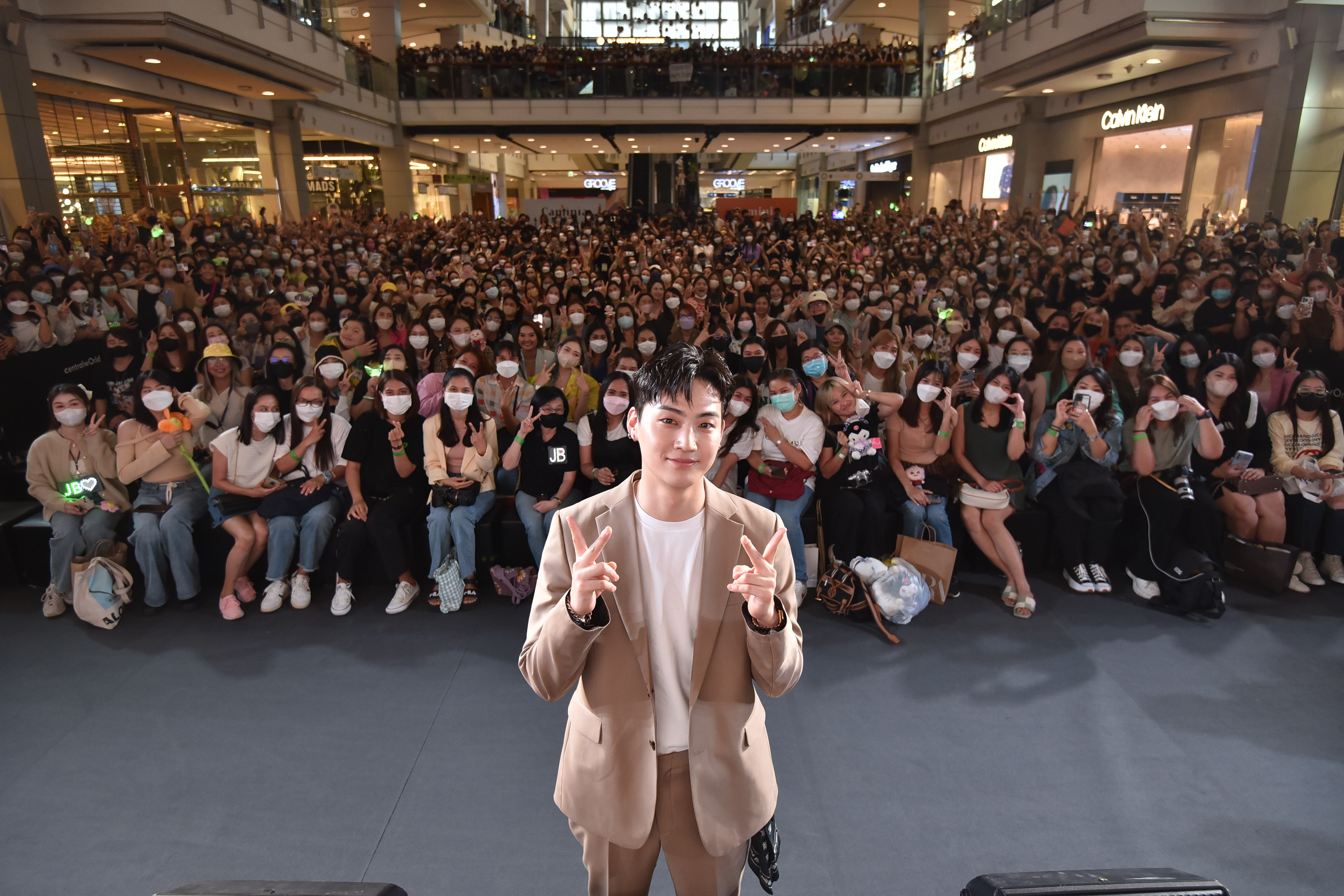 JAY B แจกความน่ารักทำแฟนๆกรี๊ดลั่น!! (มีคลิป)