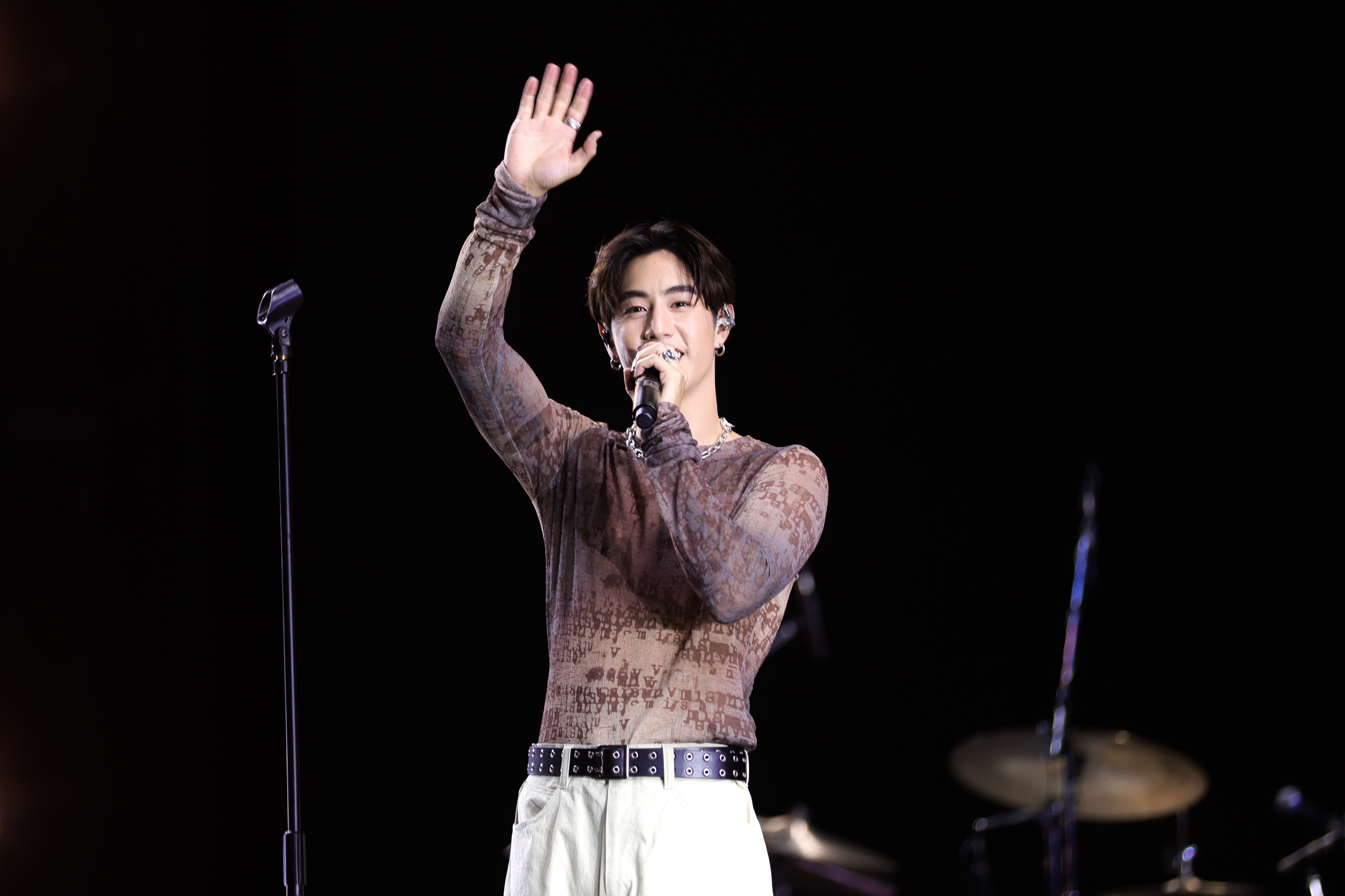 สีเขียวทั้งฮอลล์! ภาพบรรยากาศ คอนเสิร์ต Mark Tuan The Other Side Asia ...