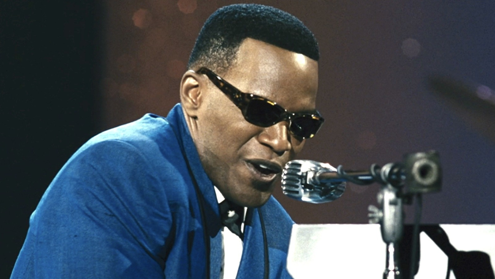 ลือ Jamie Foxx ป่วยหนักจนเป็นอัมพาตตาบอด เพราะฉีดวัคซีน Covid-19